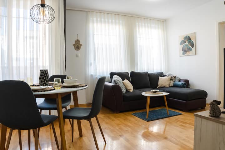 Flexible Selfcheckins 52 / Parking / Loggia - Zagreb