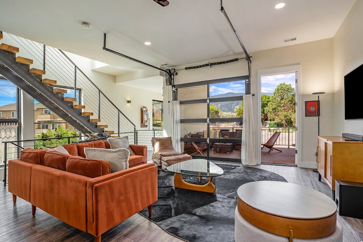 Gorgeous, Views, Luxurious, Perfect Location! - Colorado Springs, CO