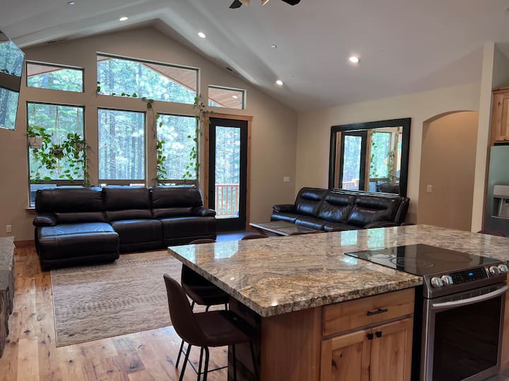 Mountain Home - タホー湖