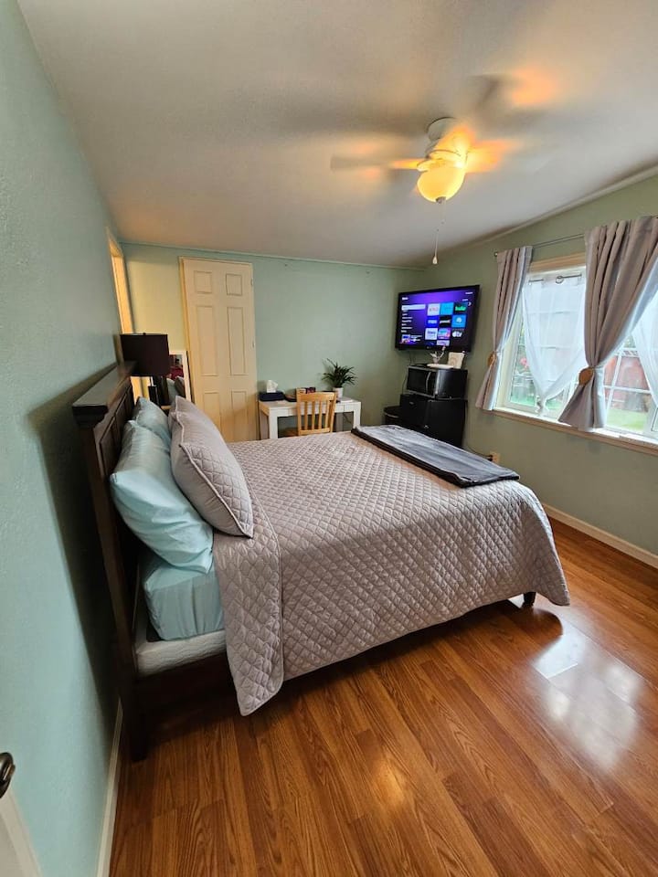 Central Park~ Master Bedroom With Private Bathroom - San Jose, CA