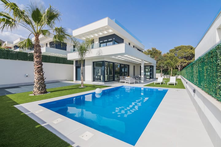 New Villa With Private Salt Water Pool. - Benidorm