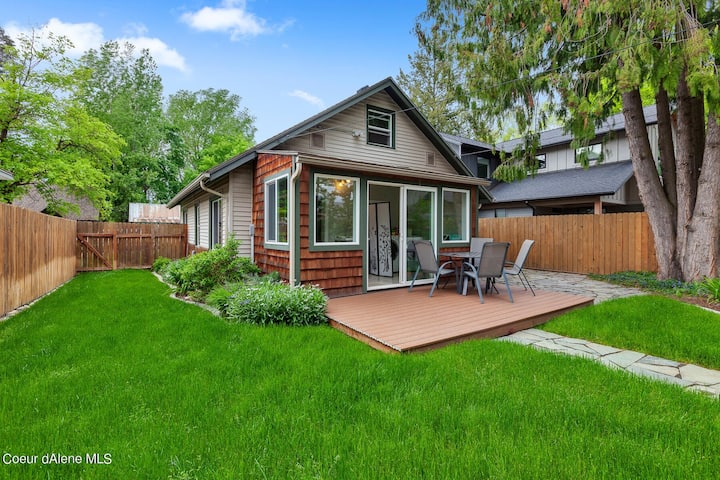Cozy Downtown Coeur D Alene: Pet Friendly Backyard - Coeur d'Alene, ID