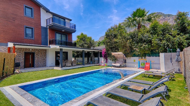 Kuzey-fethiye Göcek Te ÖZel Havuzlu 4+1 Lüks Villa - Göcek