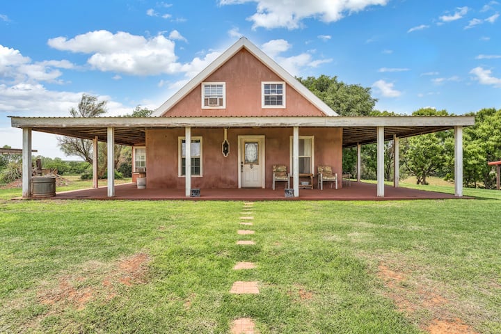 The Pink House - Cheyenne, OK