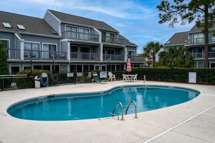 Poolside Condo In Surfside Beach - Surfside Beach, SC