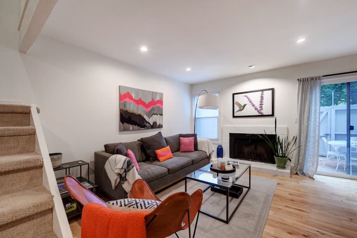 Chic Townhome ~ 5 Min Drive To Pearl ~ Game Room - Boulder
