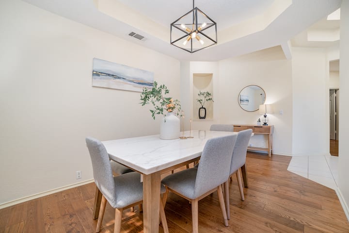 Sunlit Paradise: Plano 4-br Home - Plano, TX