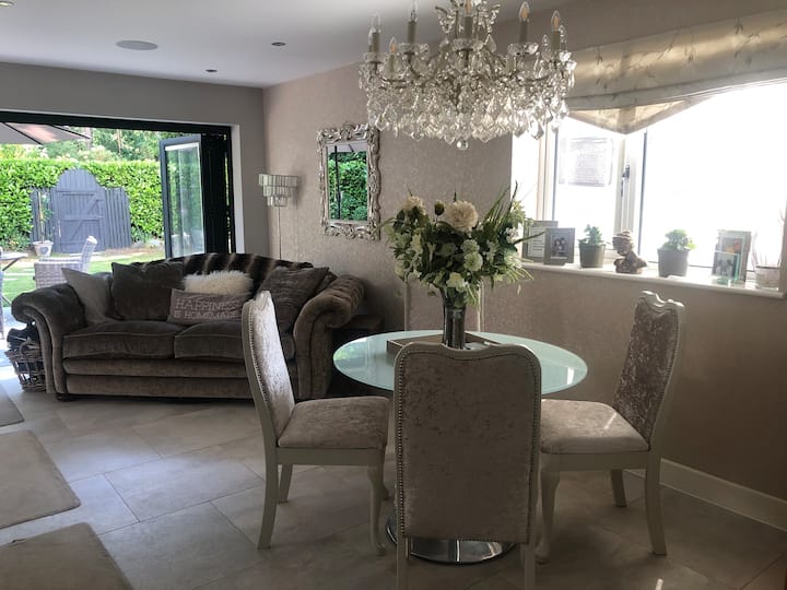 Overlooking Beautiful Woodland! - Farnham