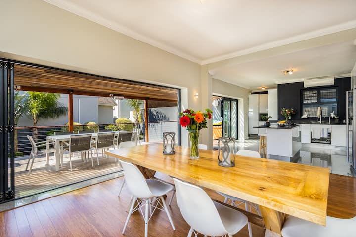 Luxury Modern Atlantic Seaboard Villa - Camps Bay