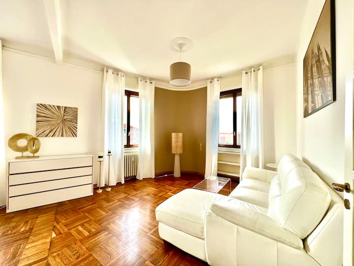 Cappuccino- 3 Bedrooms, Metro In Front Of The Door - Milão