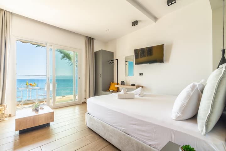Luxury Seaside Suite With View (1st) - Chersonissos