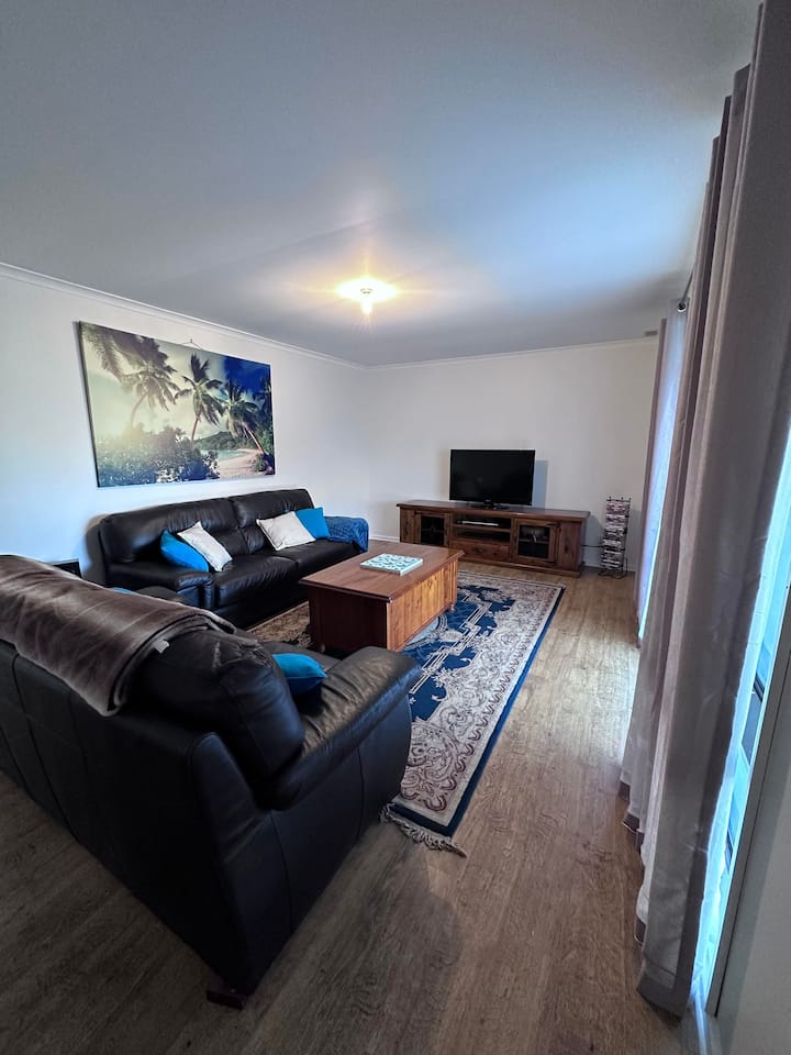 Seaclusion Spacious Family Home - Southend