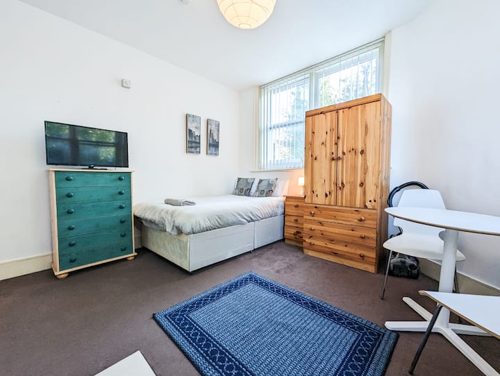 Central & Cozy Ground Floor Studios - Portsmouth