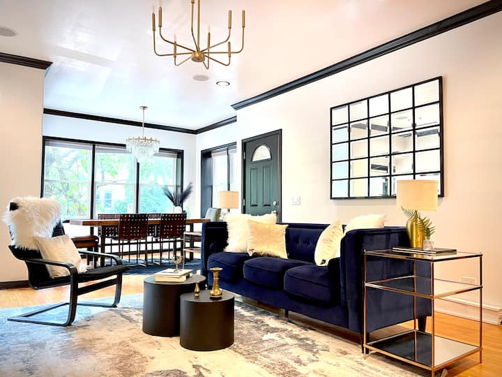 Cozy Wicker Park Home With Movie Room - Chicago, IL
