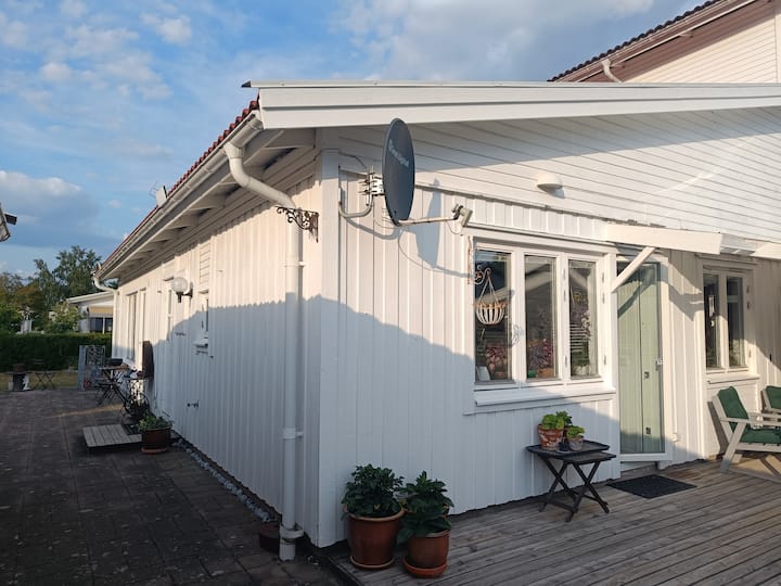 Radhus Med Altan I Söderläge. - Kungsbacka