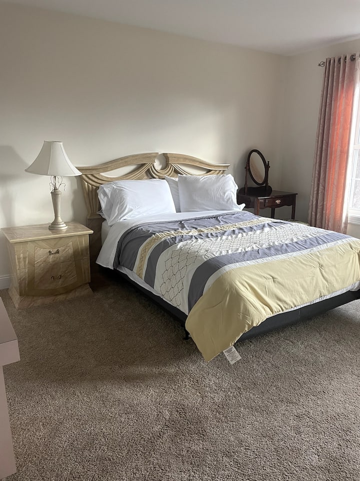 Sunny And Warm Private Bedroom - Milford, CT