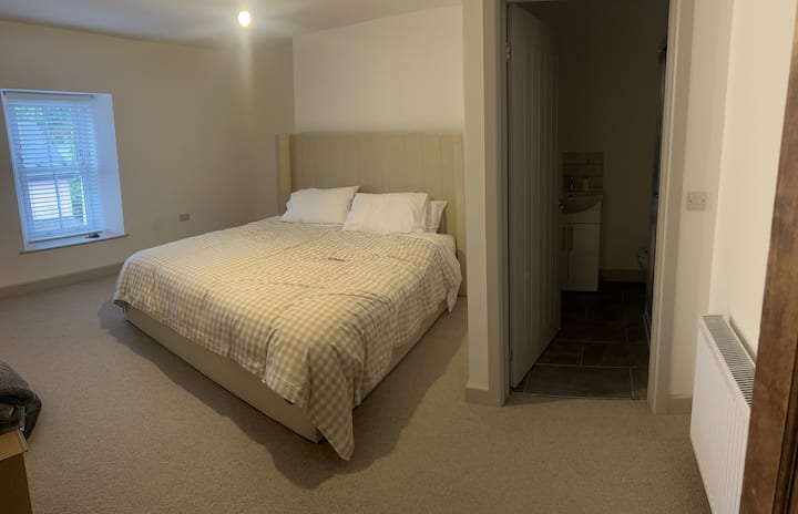 Generously Sized 4 Bedroom Home - Bridgend