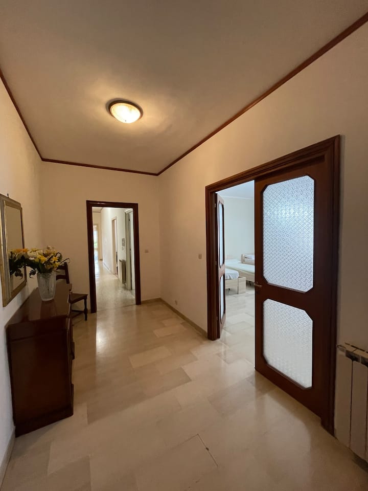 App. 150 Mq, 3 Stanze, 8 Posti - Terracina