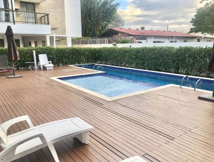 Apto 2 Dormitórios Próx A Praia. - Florianópolis