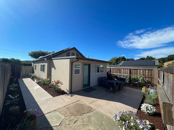 The Little House — 2br 1 Ba / Kitchen / Patio - Salinas