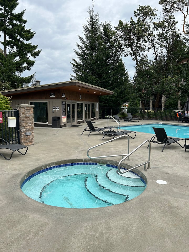 #18 - 2bdrm 2.5 Bath W/beach Access Pool Hottub - Parksville