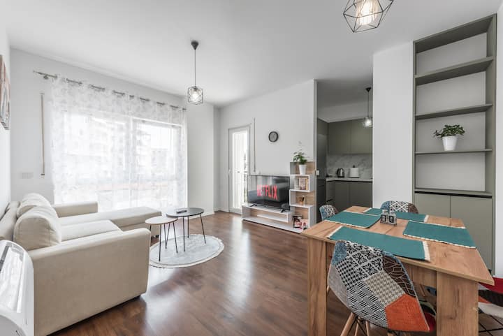 Sunny Central Apartment 3*free Private Parking* - Tirana