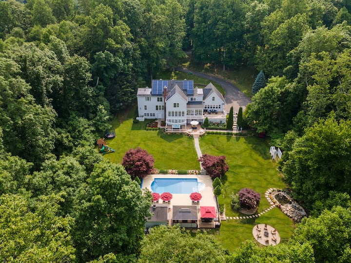 Indoor Pool Spa Koi Pond Secluded Estate - Middlebury, CT