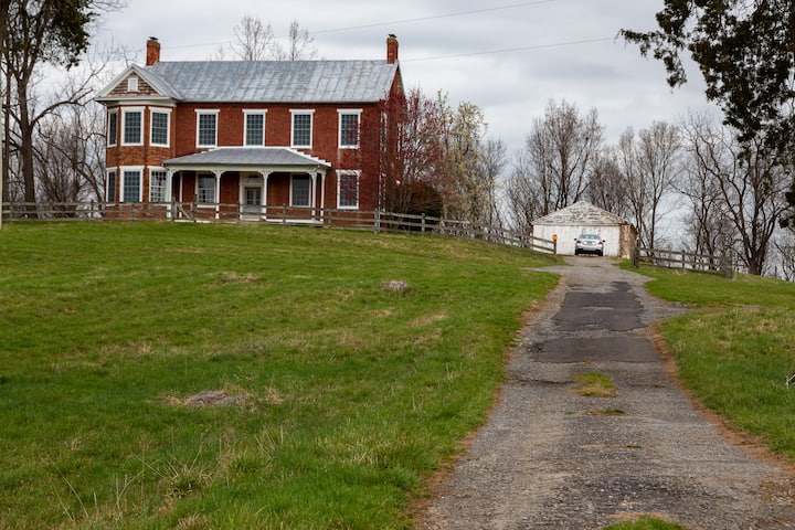 King Meadow Manor - Bridgewater, VA