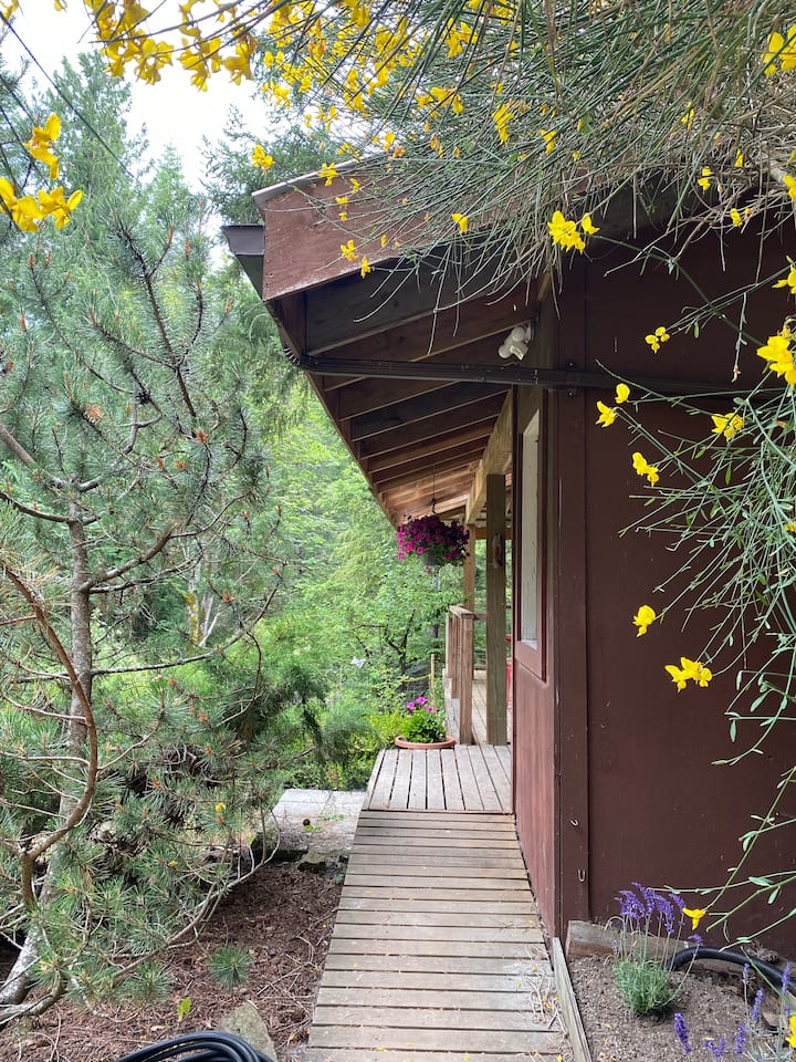 Song Sparrow Cottage - Salt Spring Island