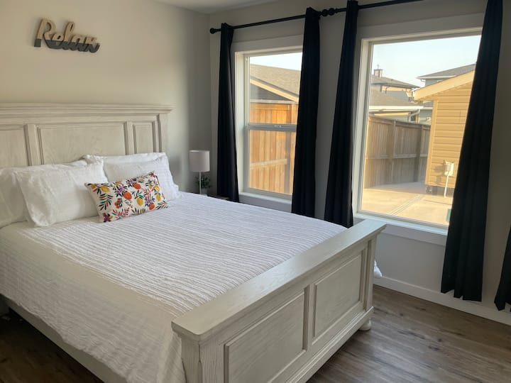 Beautiful Relaxing Getaway 5 Min To Lake, Dt 20min - Chestermere
