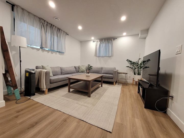 Cozy 2 Br Basement Suite - Calgary