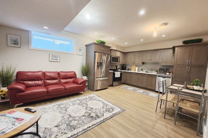 New Spacious Private Suite|2br W/laundry Near Park - Calgary