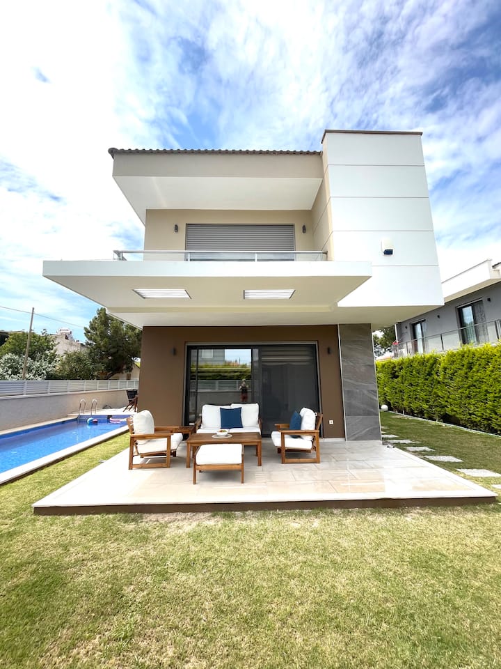 Luxusvilla Mit Pool Zentral Gelegen - Alaçatı