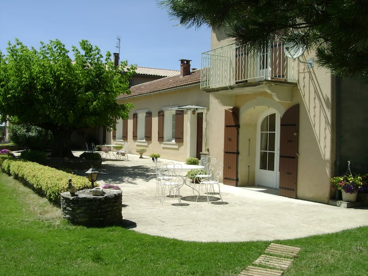 Gîte De Saint Sauveur Avec Piscine Privée - Grillon