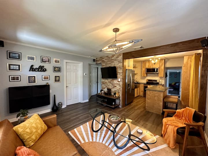 New! St. Pete Sunshine Retreat - Mins To Downtown - St. Petersburg, FL