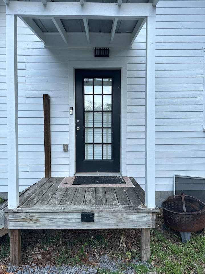 Eclectic Cottage 1 - North Charleston, SC
