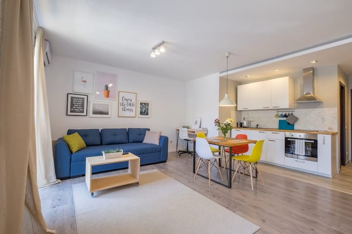 Quiet & Airy Modern Apt- Top Centre +Free Parking. - Sofia