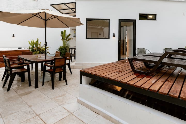 L1  7br Laureles House | Rooftop - Jacuzzi | Ac - Medellín