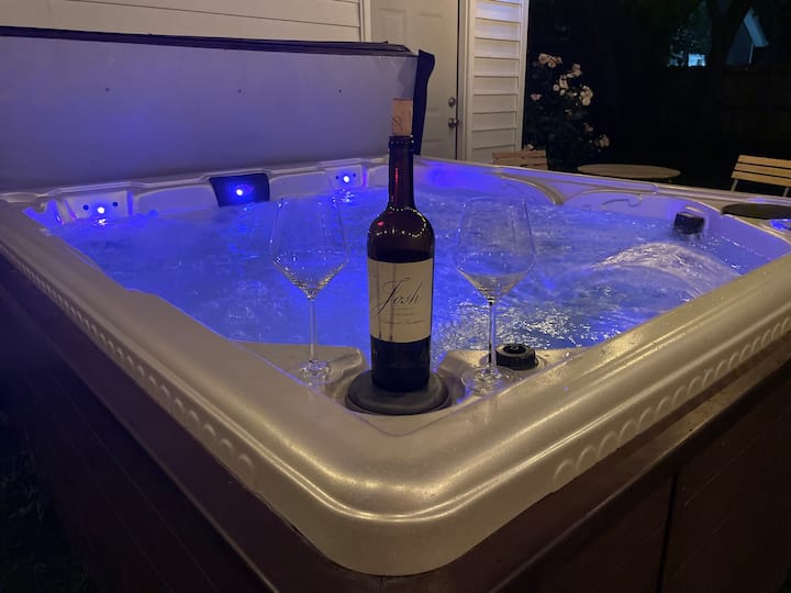 Location!in The Heart Of The Land Hottub+pooltable - Cleveland, OH