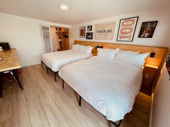 Modern Double Queen Room - Leadville, CO