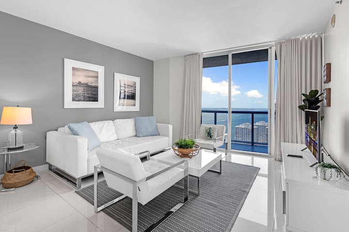 The Icon Residences 2 Bedroom | Beach Passes Avail - Miami