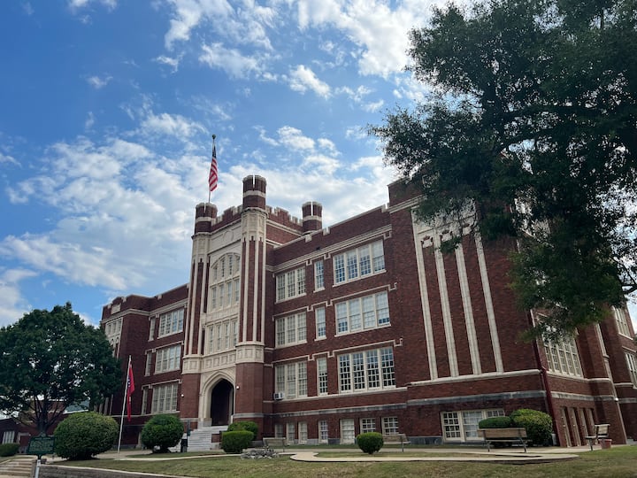 Historic Downtown Apt. 4 Min Drive From Oaklawn! - Hot Springs, AR