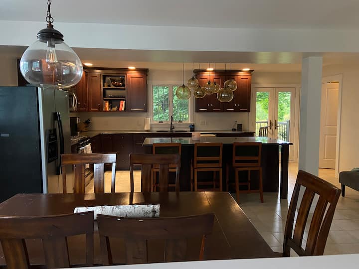 Bright Open Home 10 Minute Walk To Uvm & Downtown - Burlington, VT
