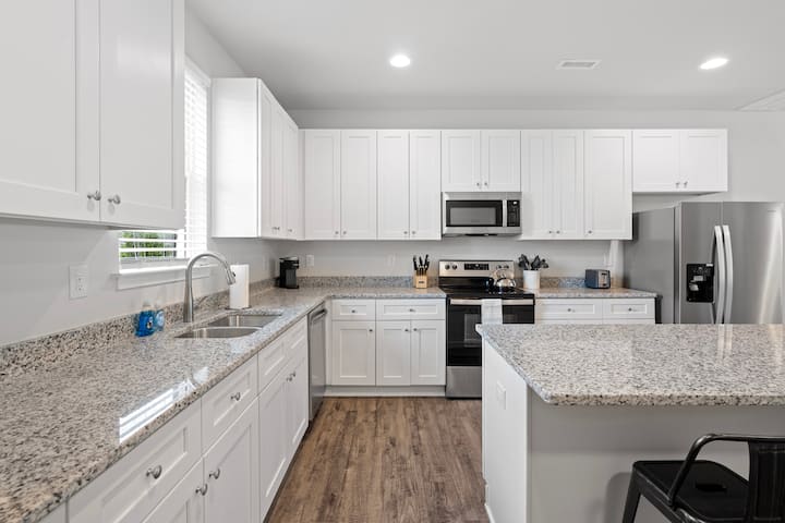 Brand New Build W/ King Bed! - Gastonia, NC