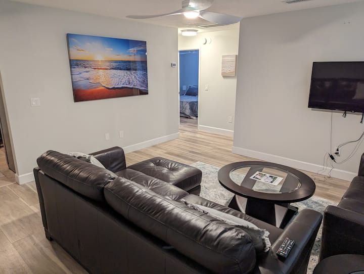 Comfortable 2 Bedroom Apartment - West Palm Beach, FL