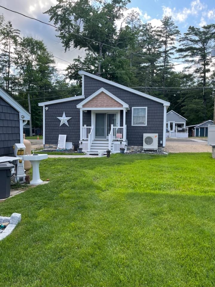 Cute Cottage On Big Island Pond - Hampstead, NH