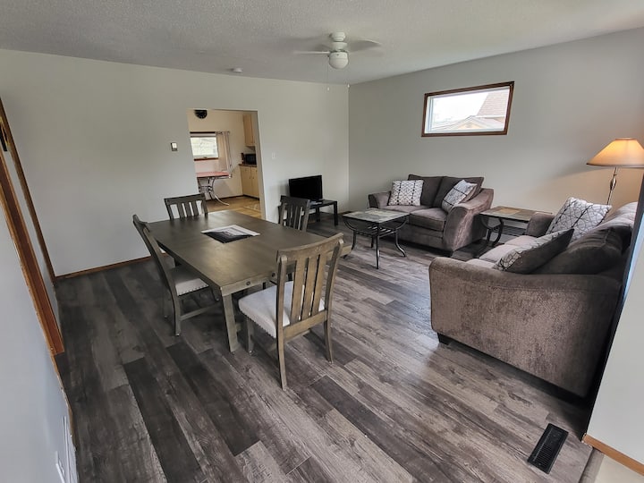 Cozy & Convenient
Entire House (2 Beds/1 Bath) - The Pas