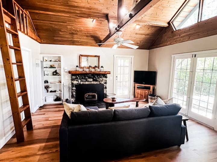 The Nest: Hot Tub, Fireplace, Grill, Ac Pets Ok! - Idyllwild-Pine Cove, CA