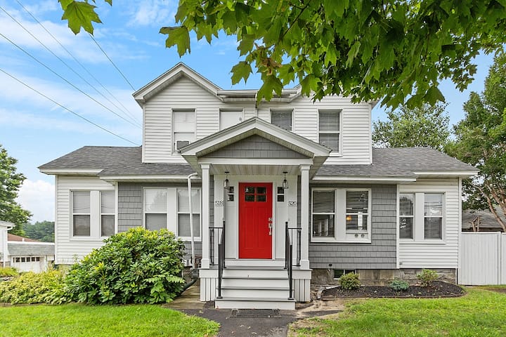 Family-friendly Townhouse On The Merrimack River - Lawrence, MA