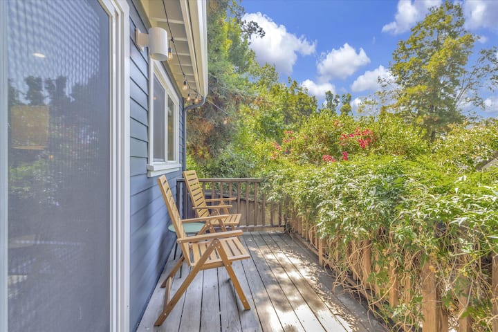 Urban Hillside Retreat - 1 Bedroom Suite - Oakland, CA